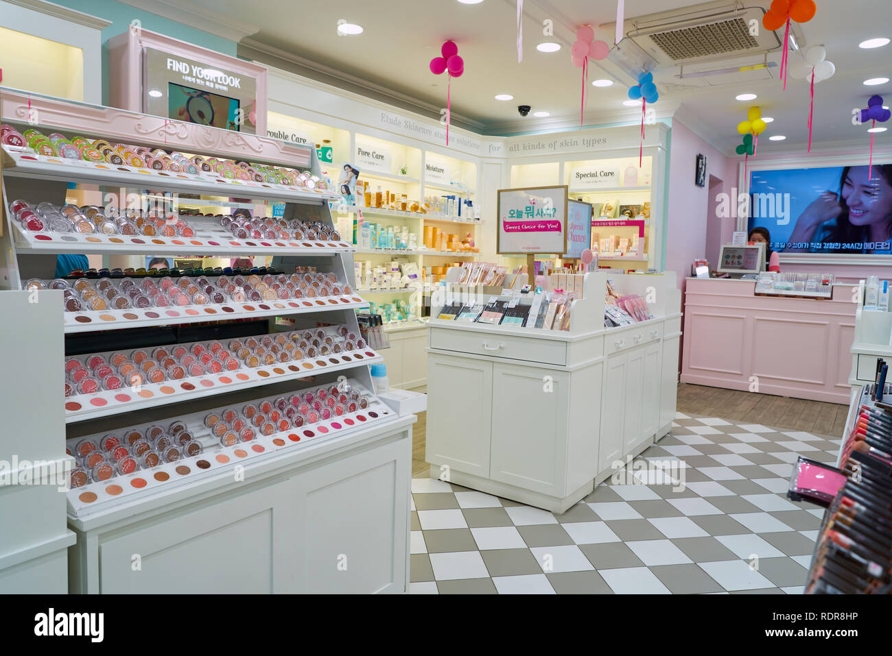 Cosmetics shop seoul hi-res stock photography and images - Alamy