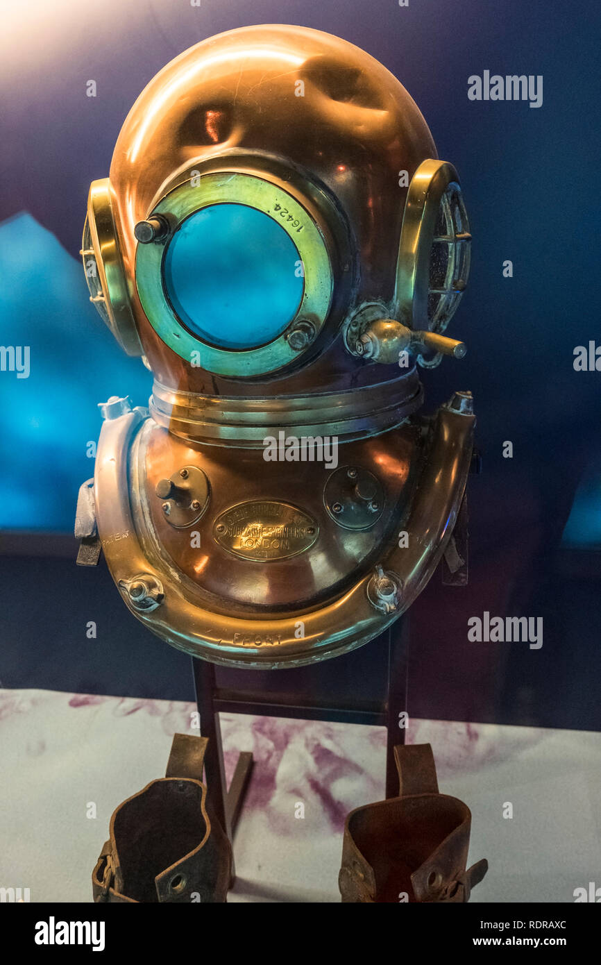 History of diving museum hi-res stock photography and images - Alamy