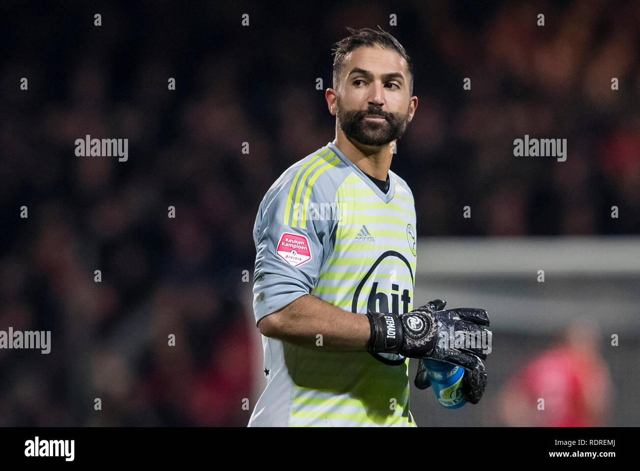Goalkeeper agil etemadi hi-res stock photography and images - Alamy