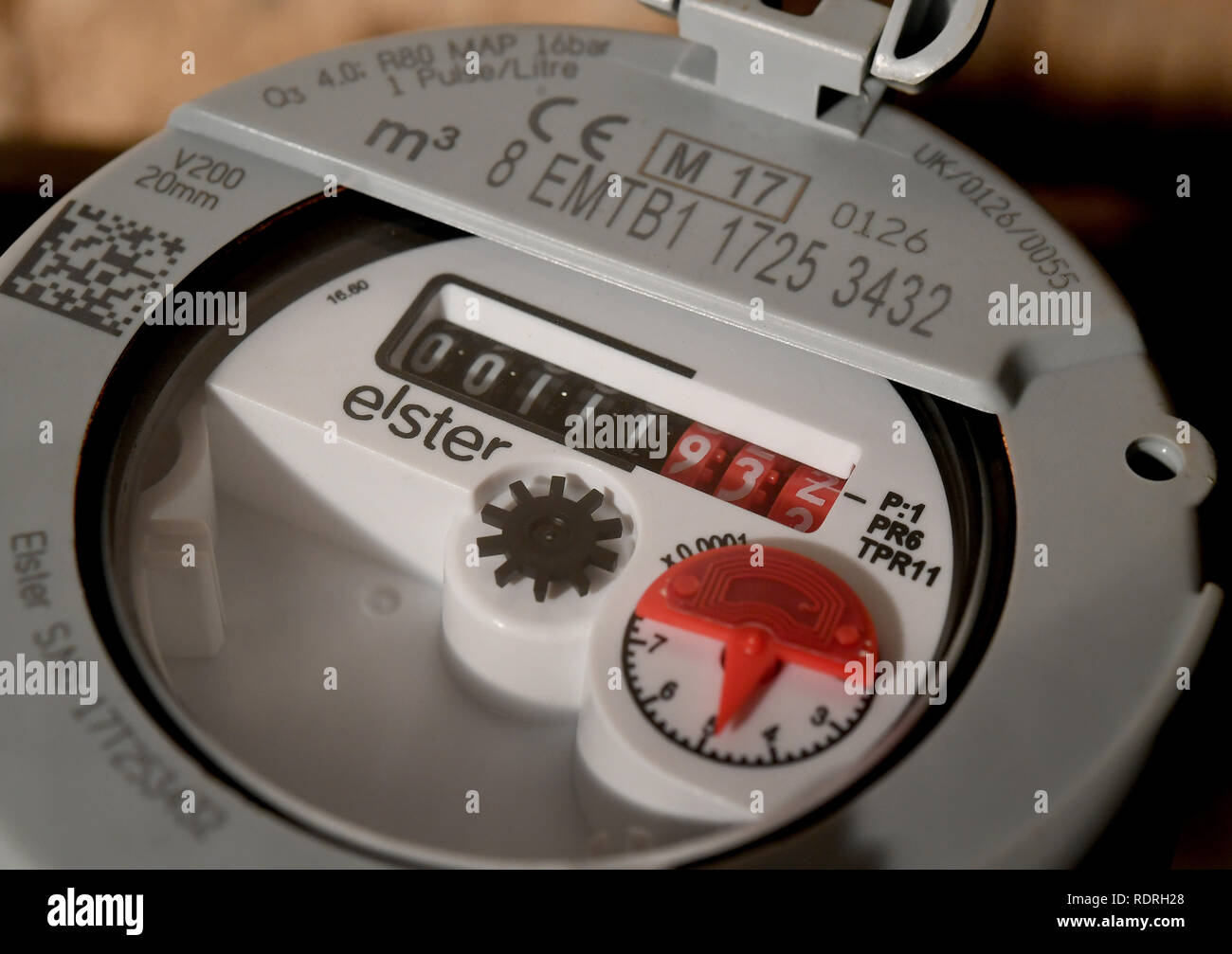 Langenhagen, Germany. 18th Jan, 2019. A water meter indicates the ...