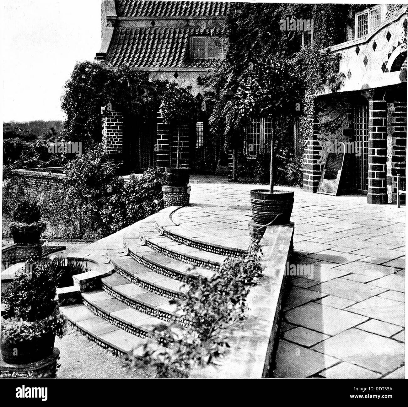 Stepped terrace houses hi-res stock photography and images - Alamy