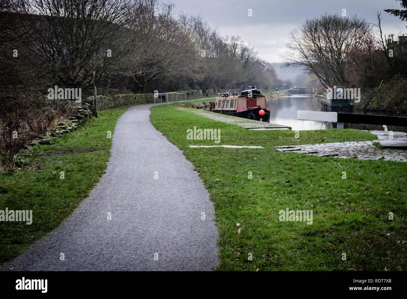 The Rochdale Canal, Elland, Calderdale, West Yorkshire, England, UK ...