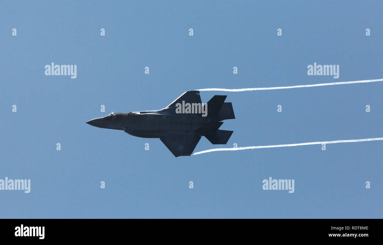 Lockheed Martin F-35 Lightning II, stealth single seat fighter ...