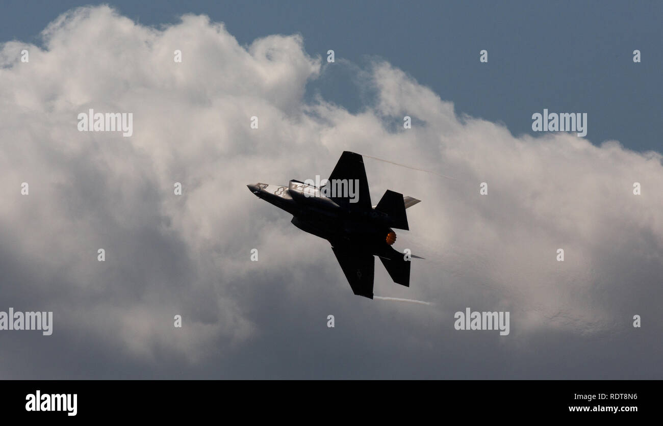 Lockheed Martin F-35 Lightning II, stealth single seat fighter ...