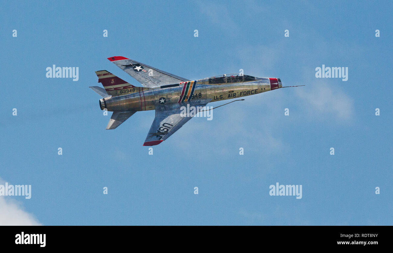 Super sabre f 100 hi-res stock photography and images - Alamy