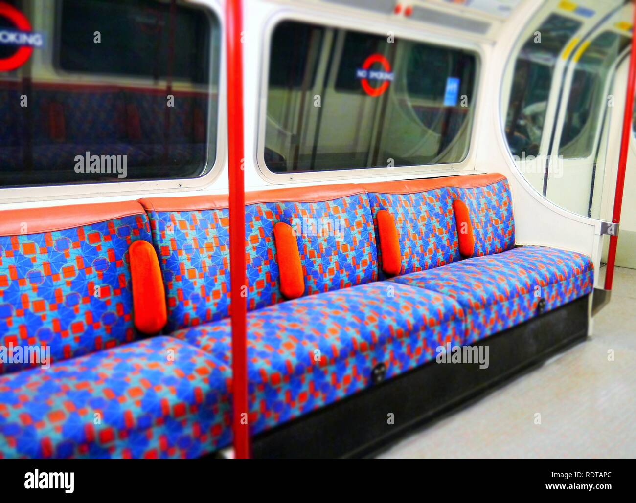 London underground seats Stock Photo - Alamy