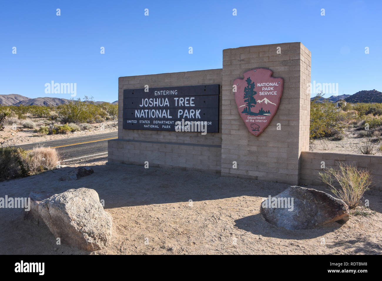 Joshua tree national park sign hi-res stock photography and images - Alamy