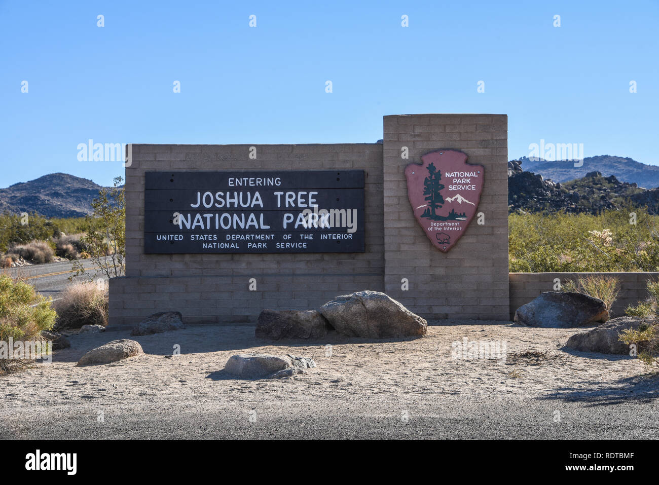 Joshua tree entrance sign hi-res stock photography and images - Alamy