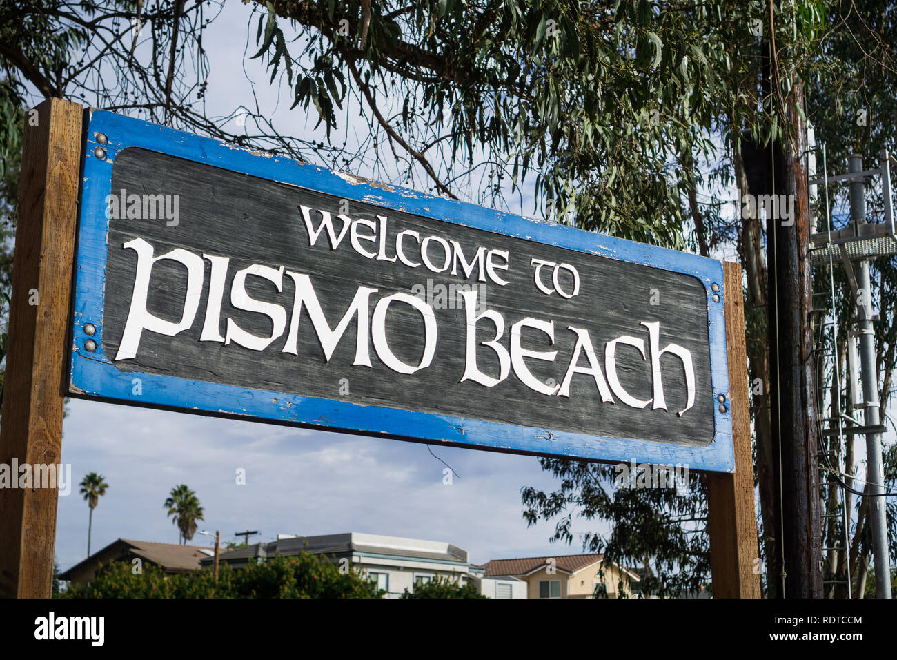 "Welcome to Pismo Beach" sign, California Stock Photo - Alamy