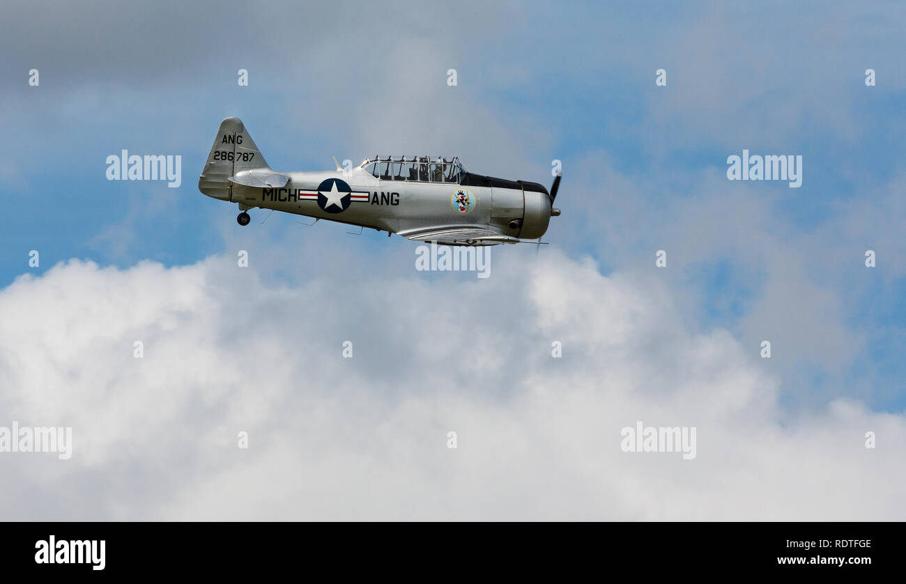North American T-6 Texan trainer from World War II Flying in air show ...