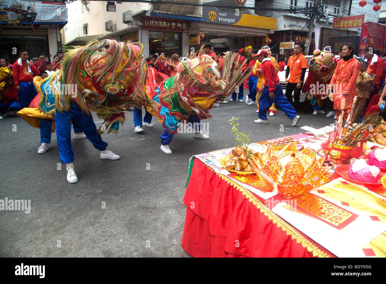 The Hainan tiger is respecting the altar table in Chinese New Year ...