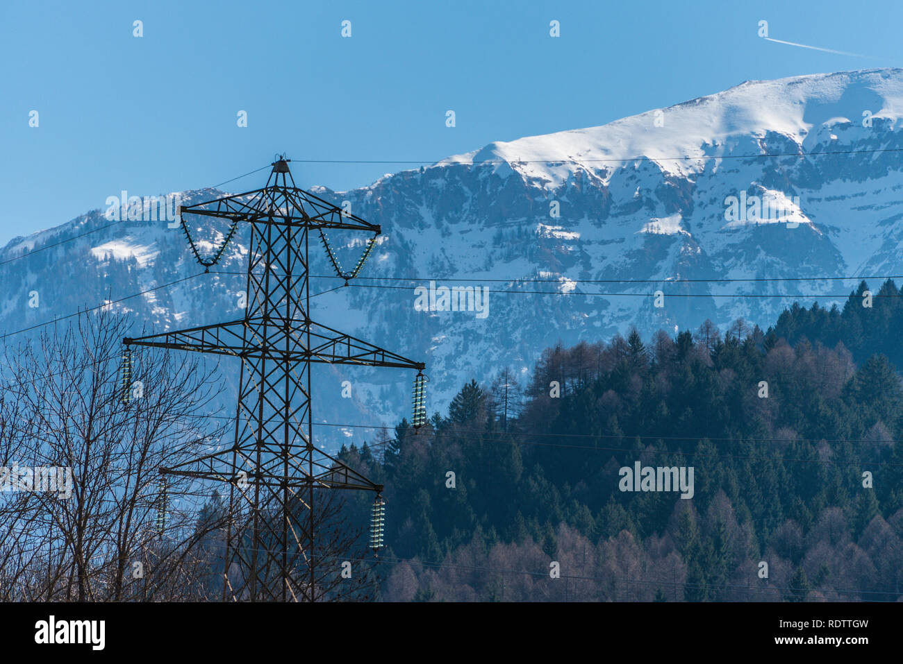 High voltage lines snow hi-res stock photography and images - Alamy