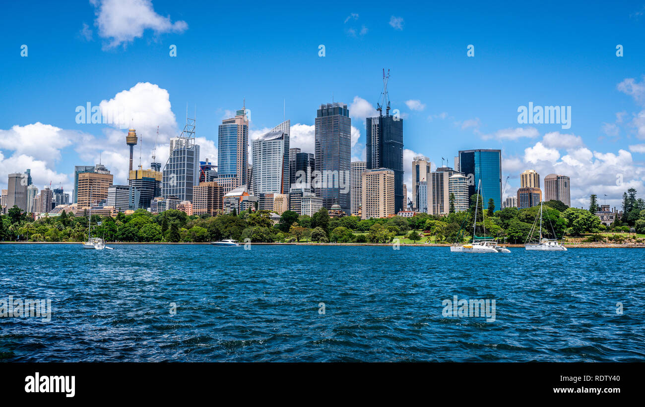 Skyline and landscape hi-res stock photography and images - Alamy
