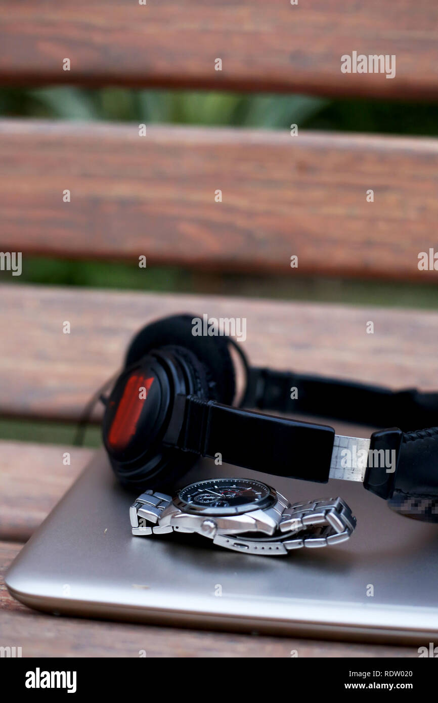 Luxury headphone hi-res stock photography and images - Alamy