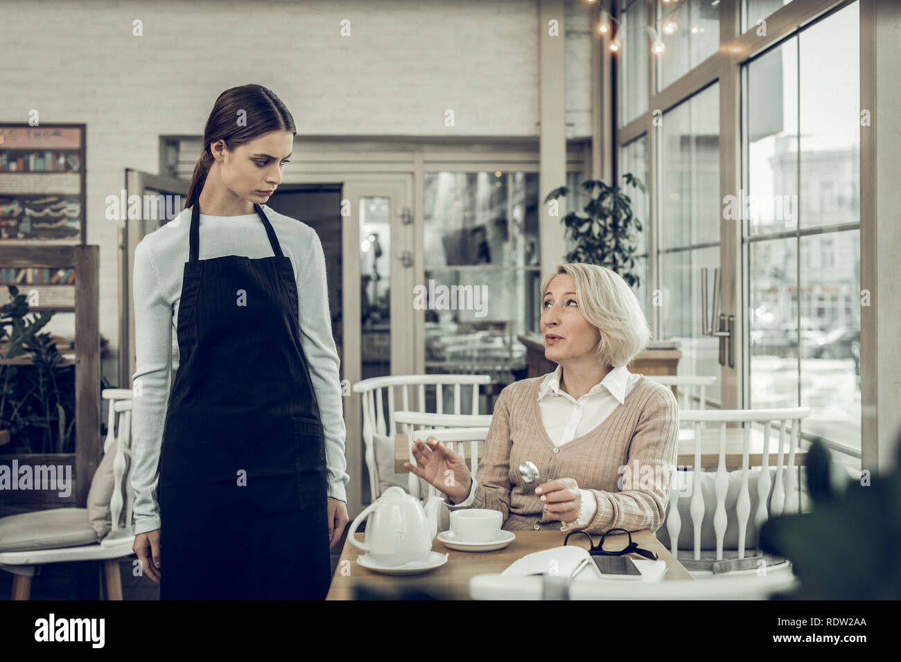Unsatisfied businesswoman hi-res stock photography and images - Alamy