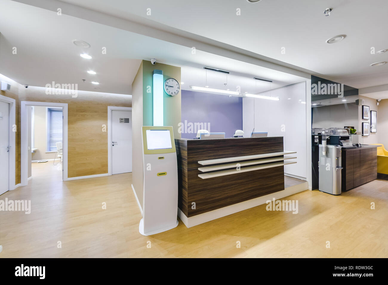 Medical office reception area hi-res stock photography and images - Alamy