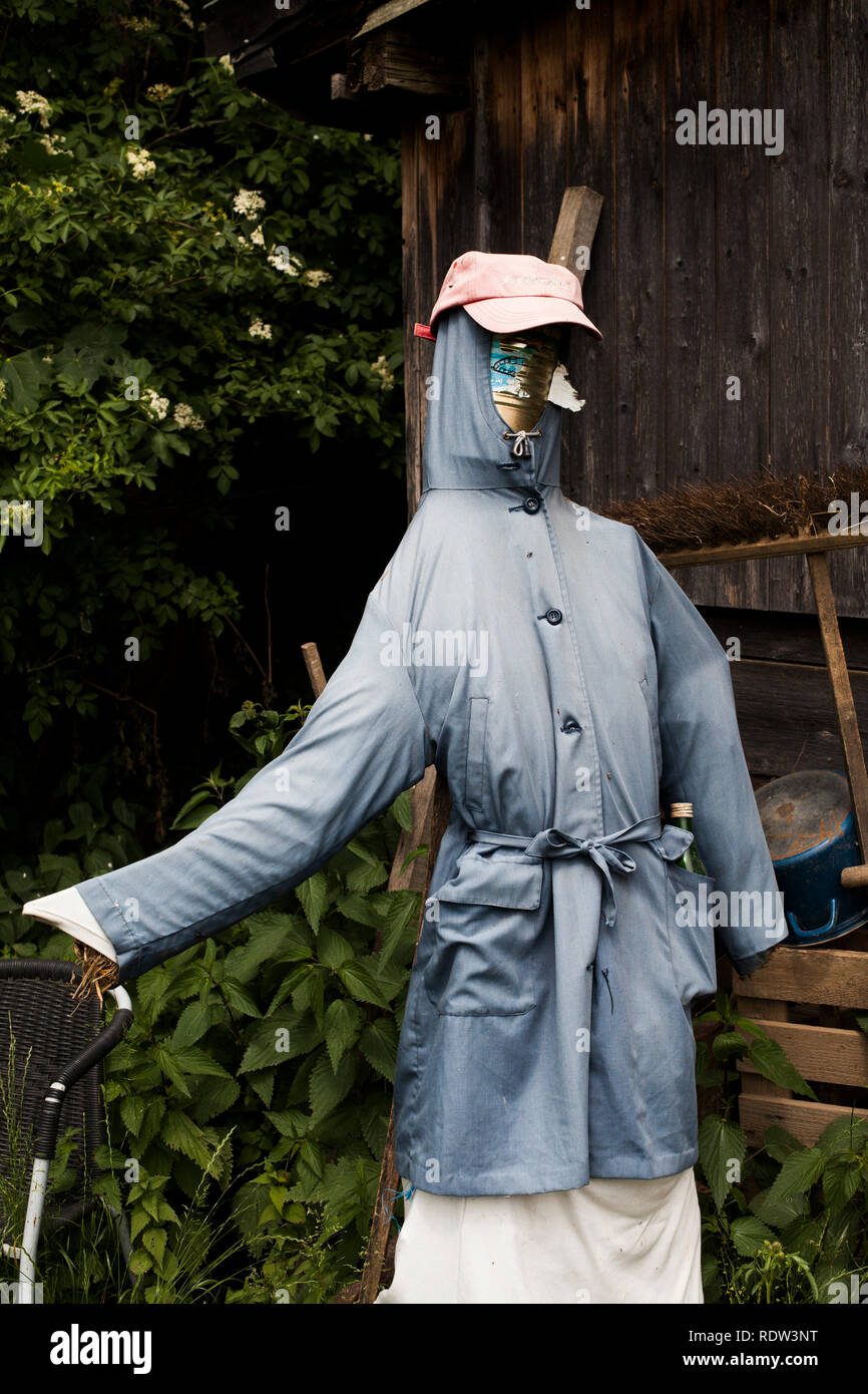 Scarecrow and barn hi-res stock photography and images - Alamy