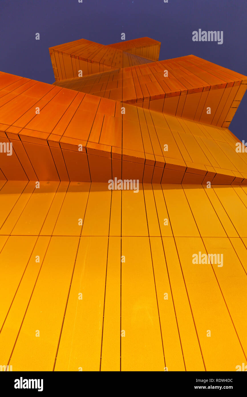 Leeds rusty building hi-res stock photography and images - Alamy