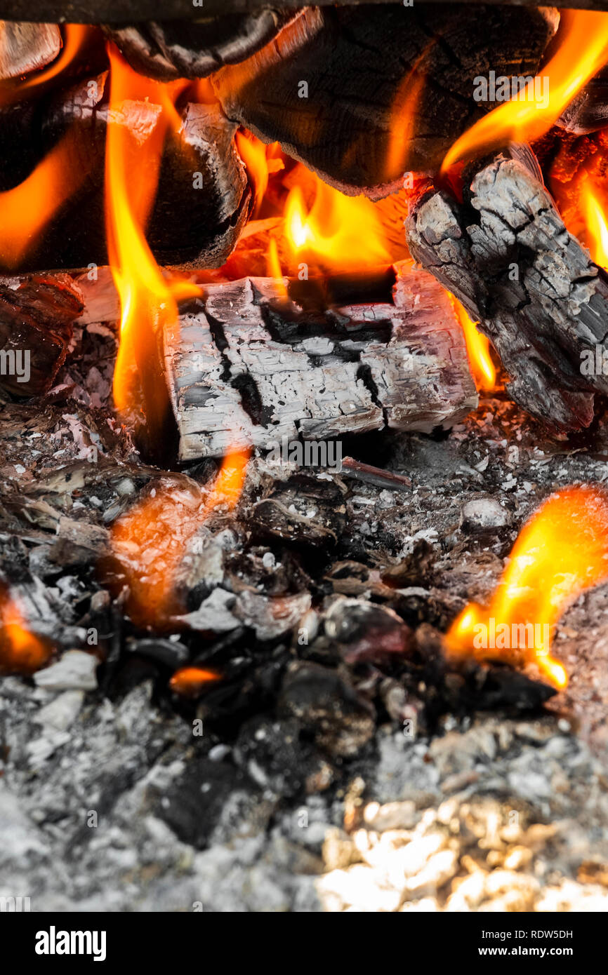 Hot red coals in oven hi-res stock photography and images - Alamy