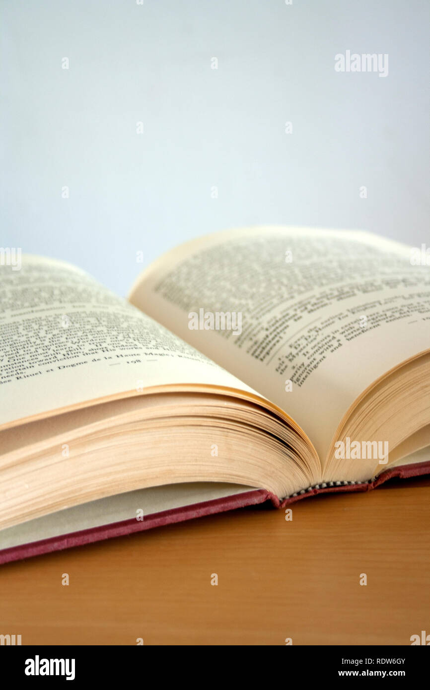 Open book desk no people hi-res stock photography and images - Alamy