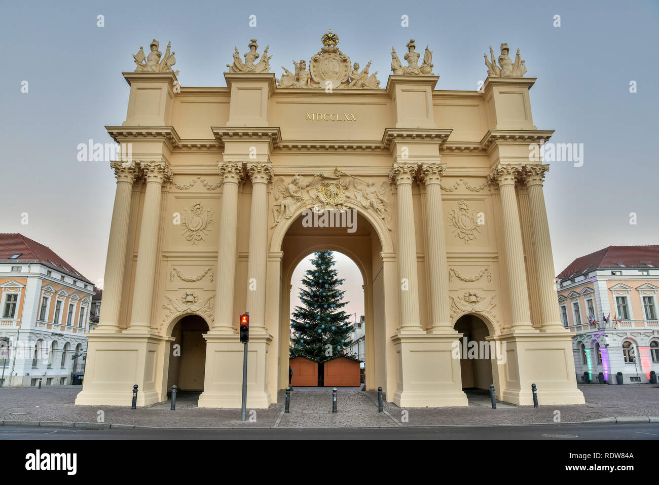 Downtown gateway arch buildings hi-res stock photography and images - Alamy