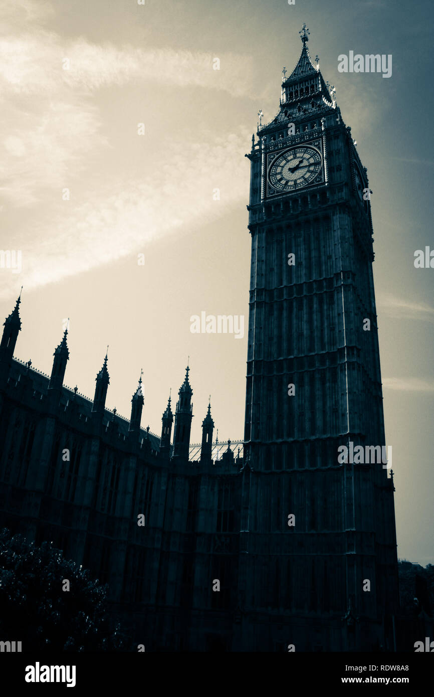 Dark gothic architecture london hi-res stock photography and images - Alamy