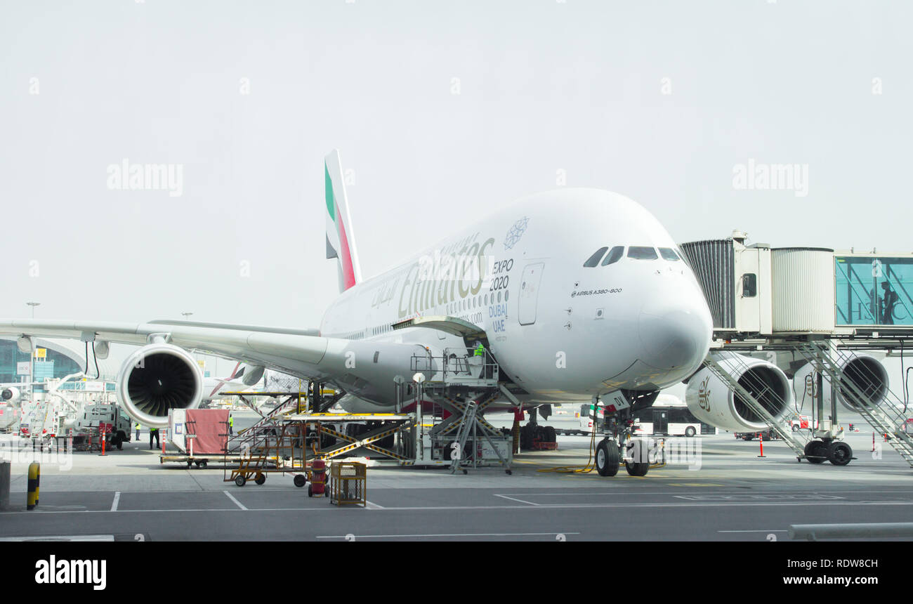 Dubai airport flight take off hi-res stock photography and images - Alamy