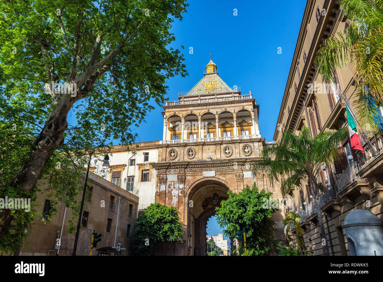 City gate of palermo hi-res stock photography and images - Alamy