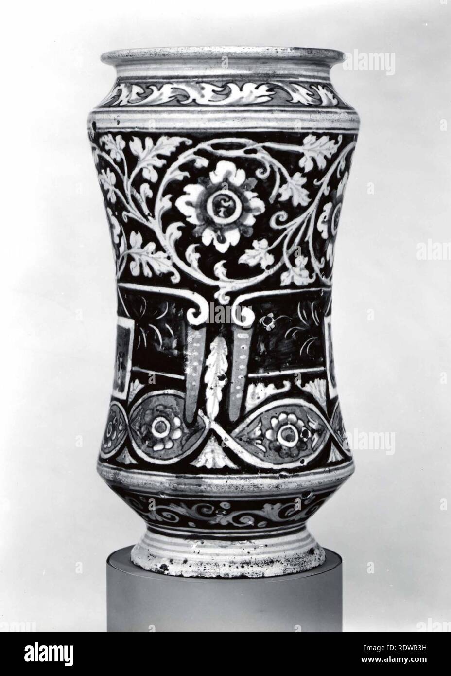 Apothecary jar (albarello Stock Photo - Alamy