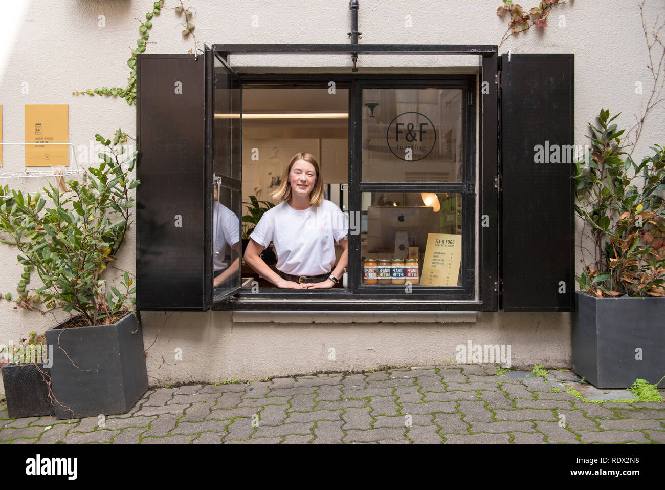 Wellington hannah's laneway hi-res stock photography and images - Alamy