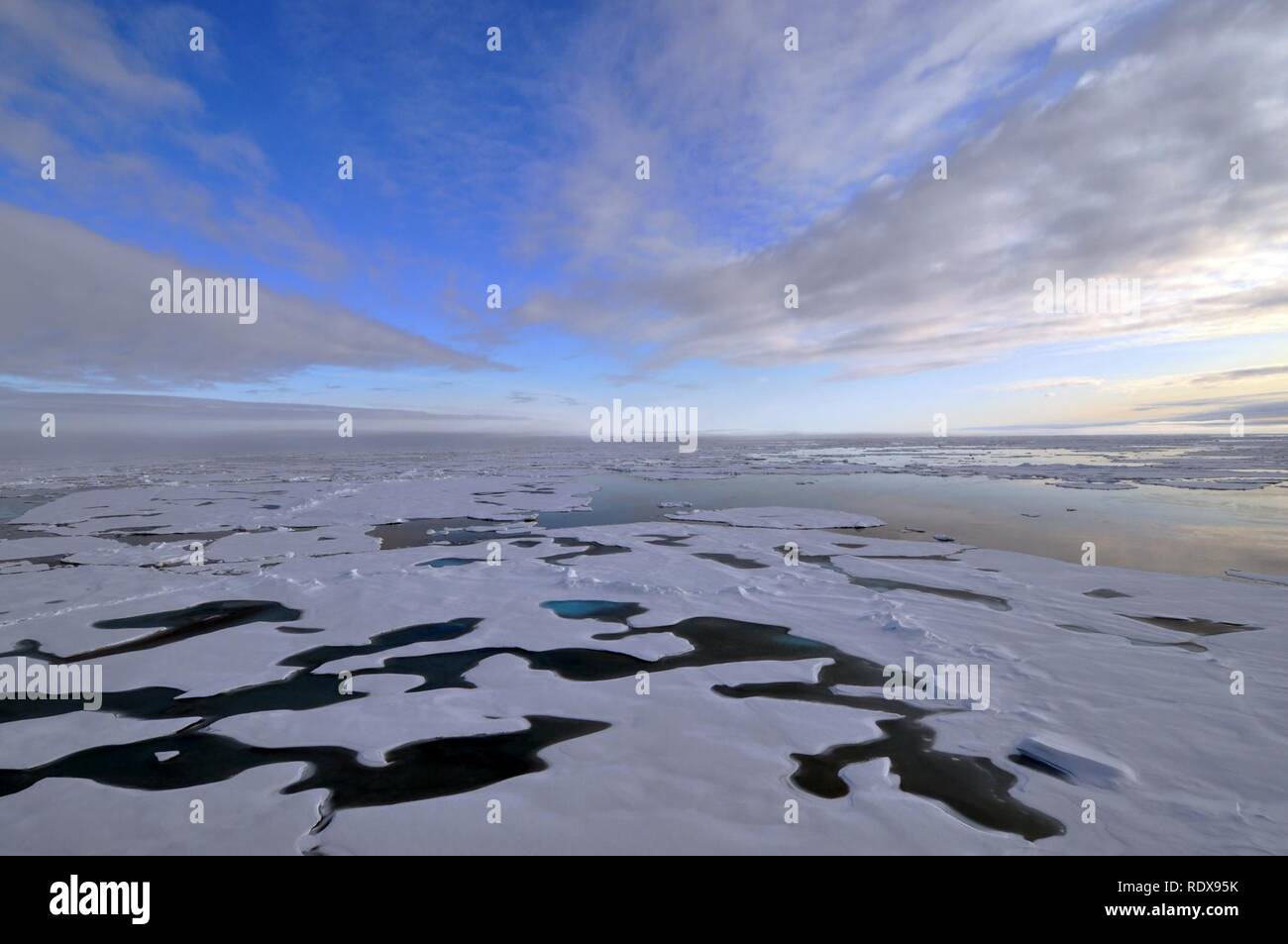 Arctic Sky (4371010590 Stock Photo - Alamy