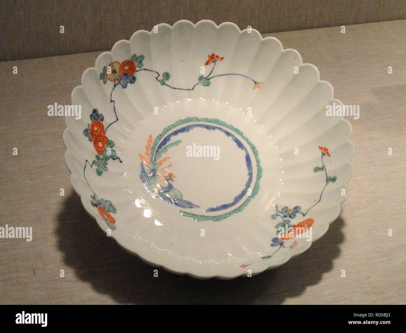 Arita-Ware Kakiemon Floral-Shaped Bowl, late 17th to early 18th century ...
