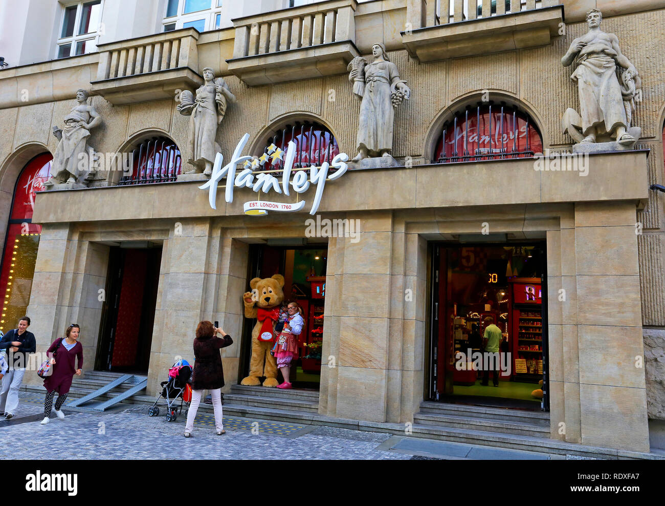 Hamleys toys hi-res stock photography and images - Alamy