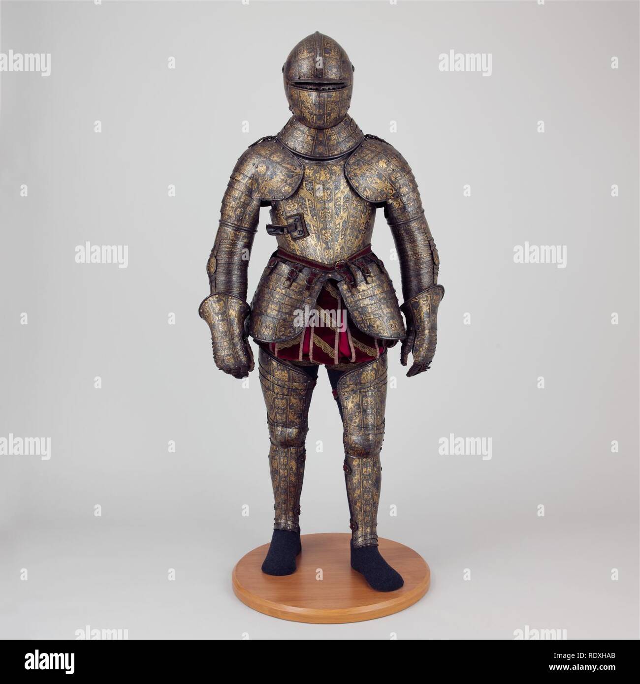 Armor with Matching Shaffron and Saddle Plates Stock Photo - Alamy
