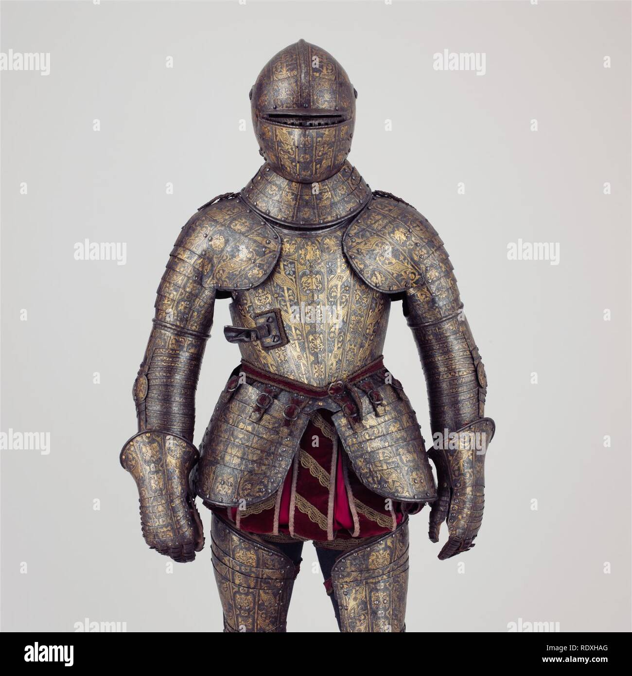 Armor with Matching Shaffron and Saddle Plates Stock Photo - Alamy