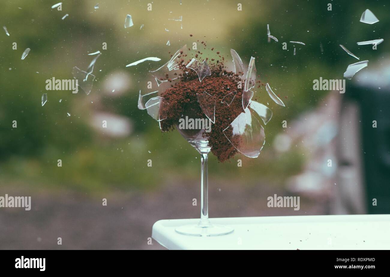 Exploding wine glass hi-res stock photography and images - Alamy