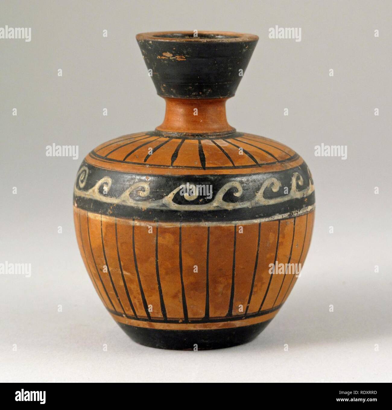 Aryballos hi-res stock photography and images - Alamy