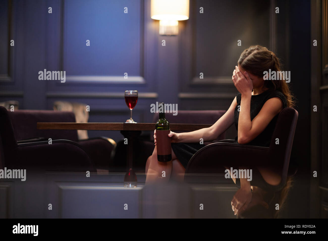 Woman unhappy restaurant hi-res stock photography and images - Alamy