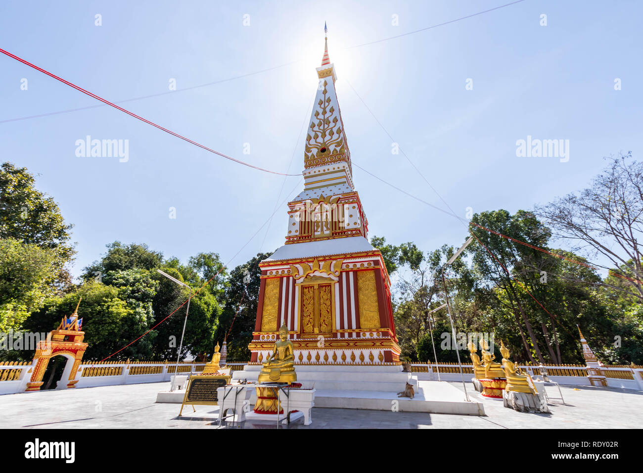 Backlit image, sunrise, pagoda, Thai temple, Buddhist religion, bright ...