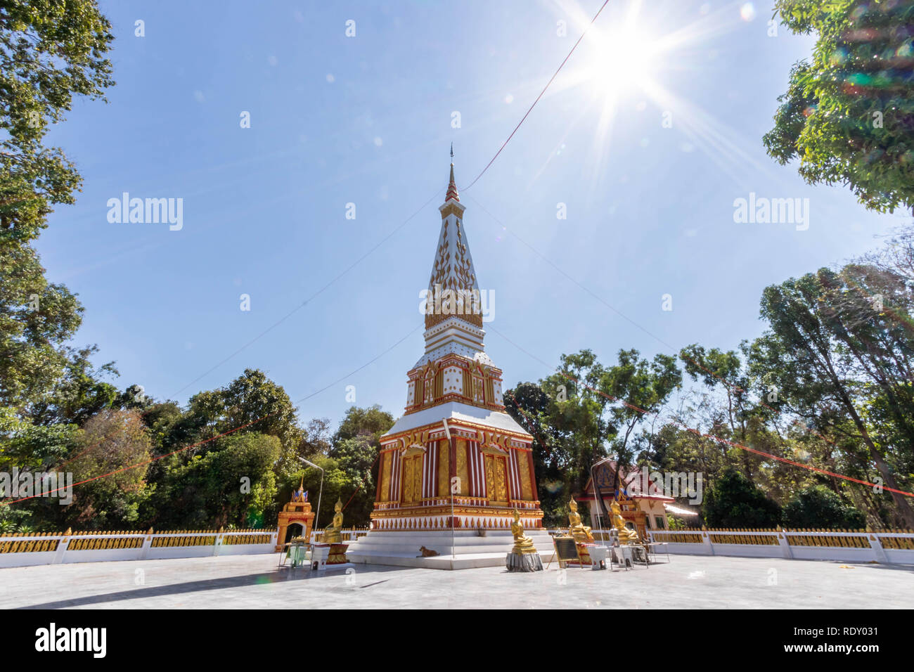 Backlit image, sunrise, pagoda, Thai temple, Buddhist religion, bright ...