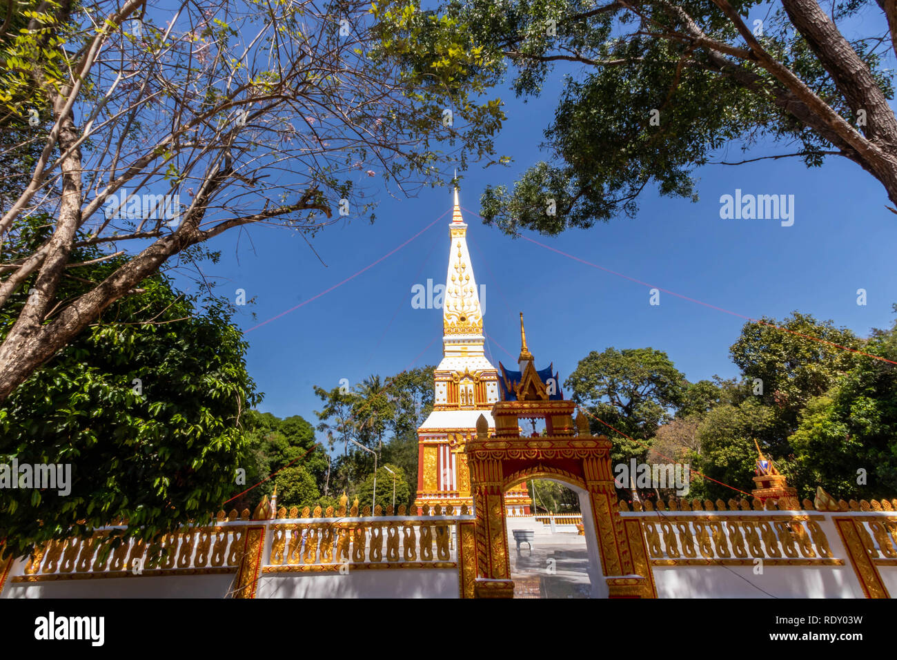 Backlit image, sunrise, pagoda, Thai temple, Buddhist religion, bright ...