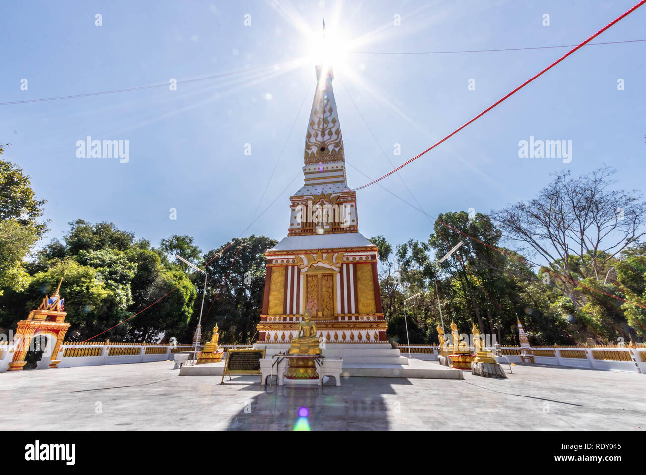 Backlit image, sunrise, pagoda, Thai temple, Buddhist religion, bright ...