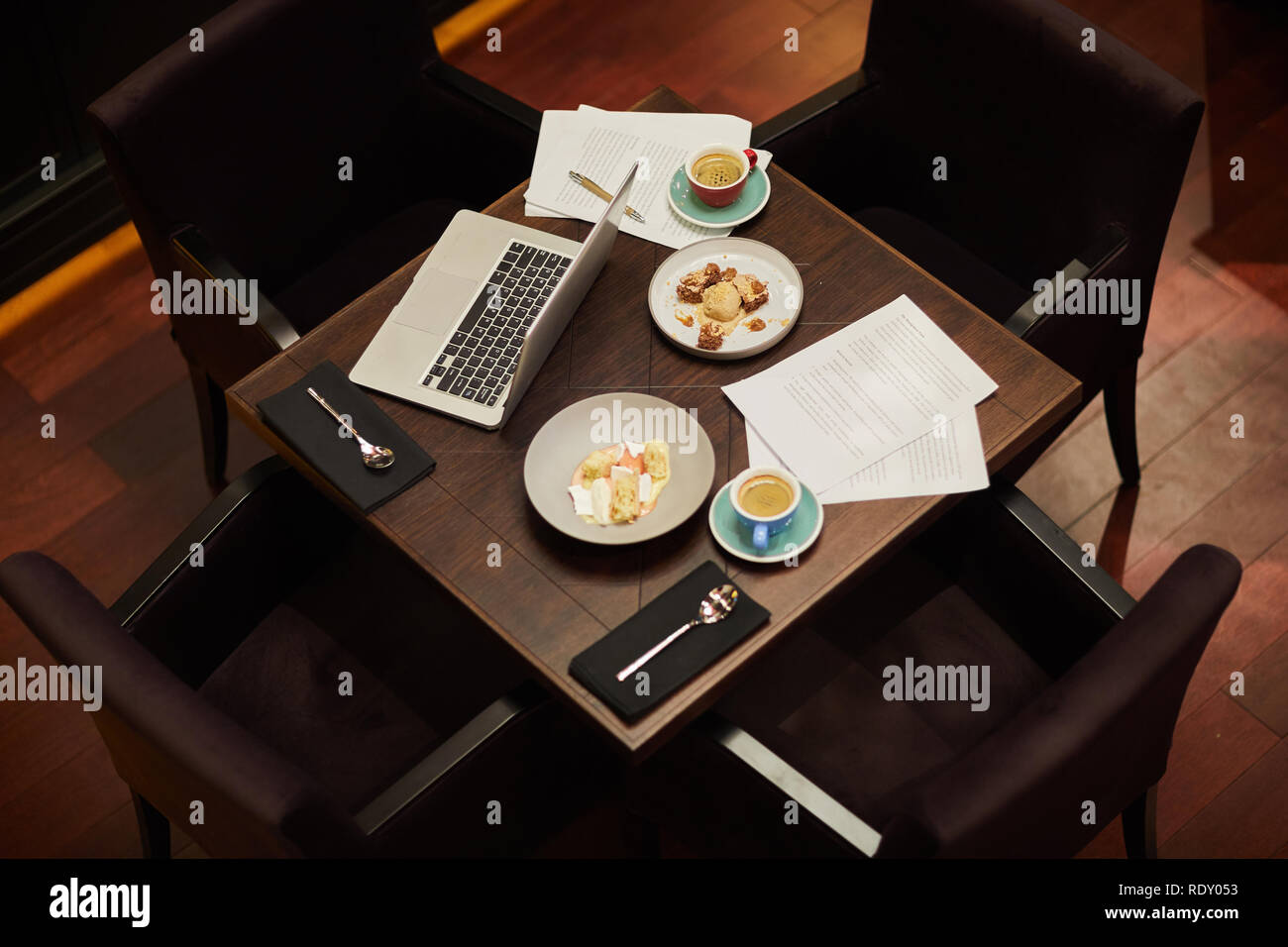 Table plate hi-res stock photography and images - Alamy