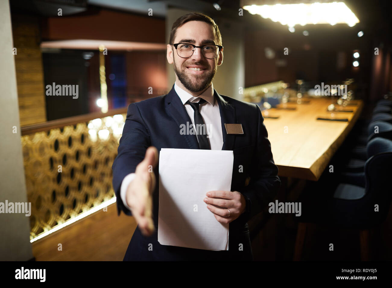 Welcome restaurant professional restaurant hi-res stock photography and ...