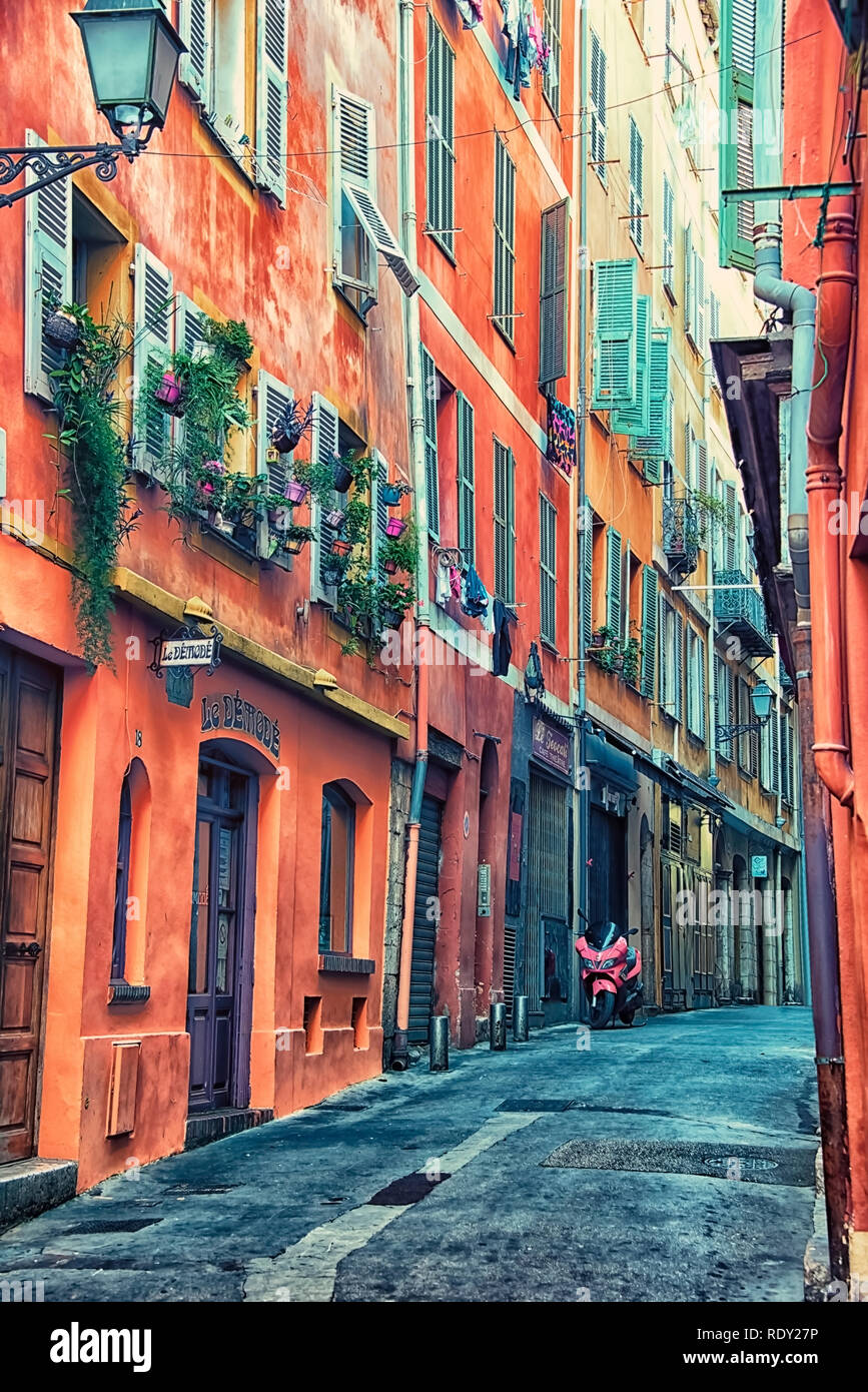 Small french street hi-res stock photography and images - Alamy