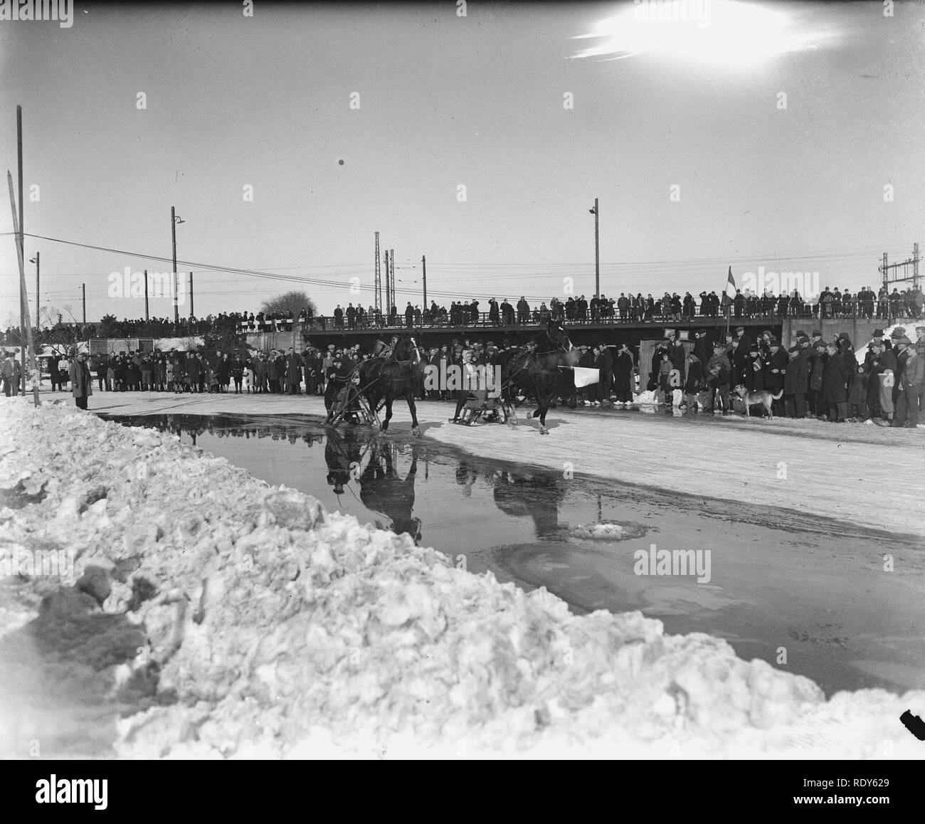 Halfweg hi-res stock photography and images - Alamy