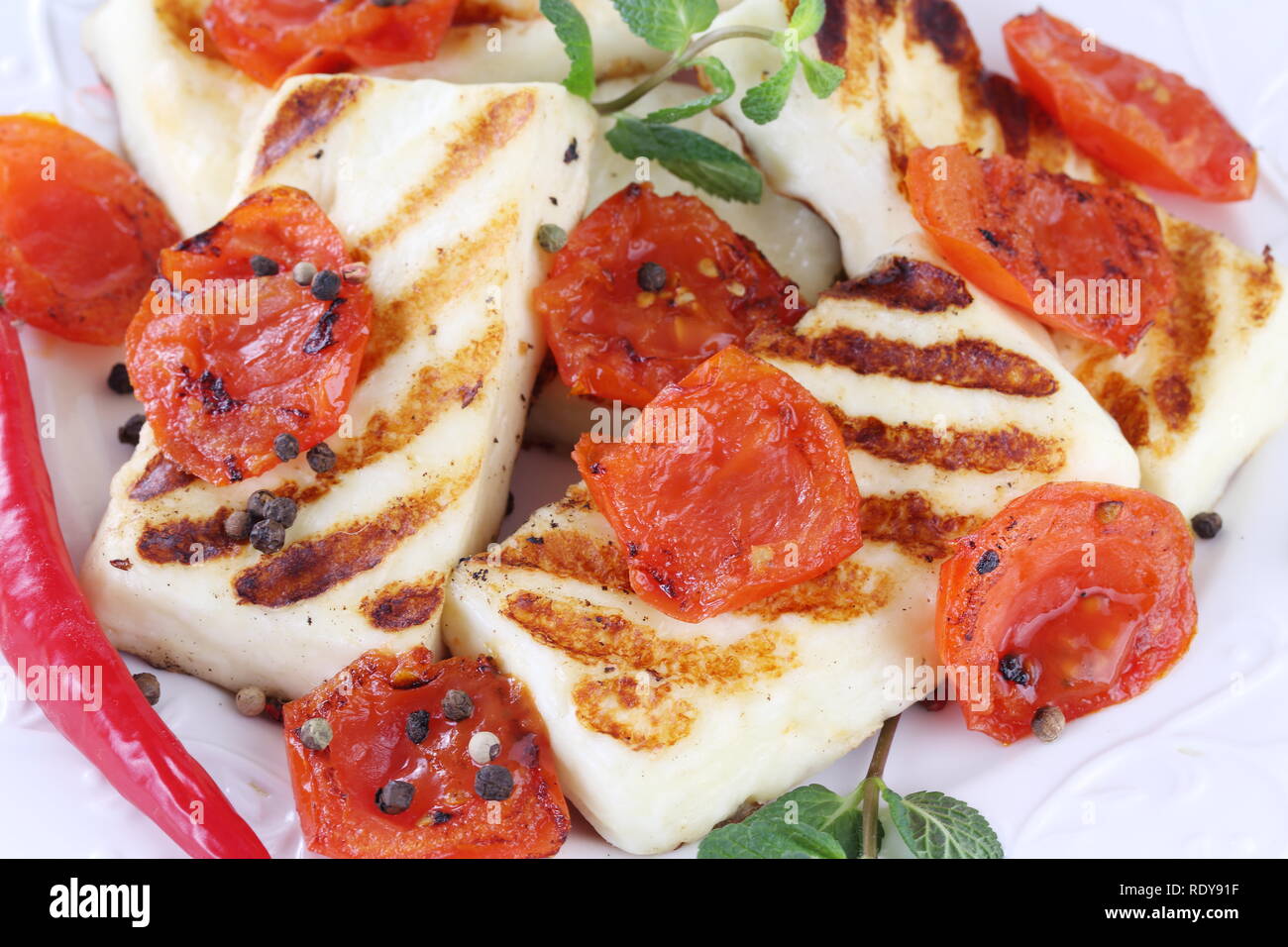 Halloumi with grilled tomatoes and mint Stock Photo - Alamy