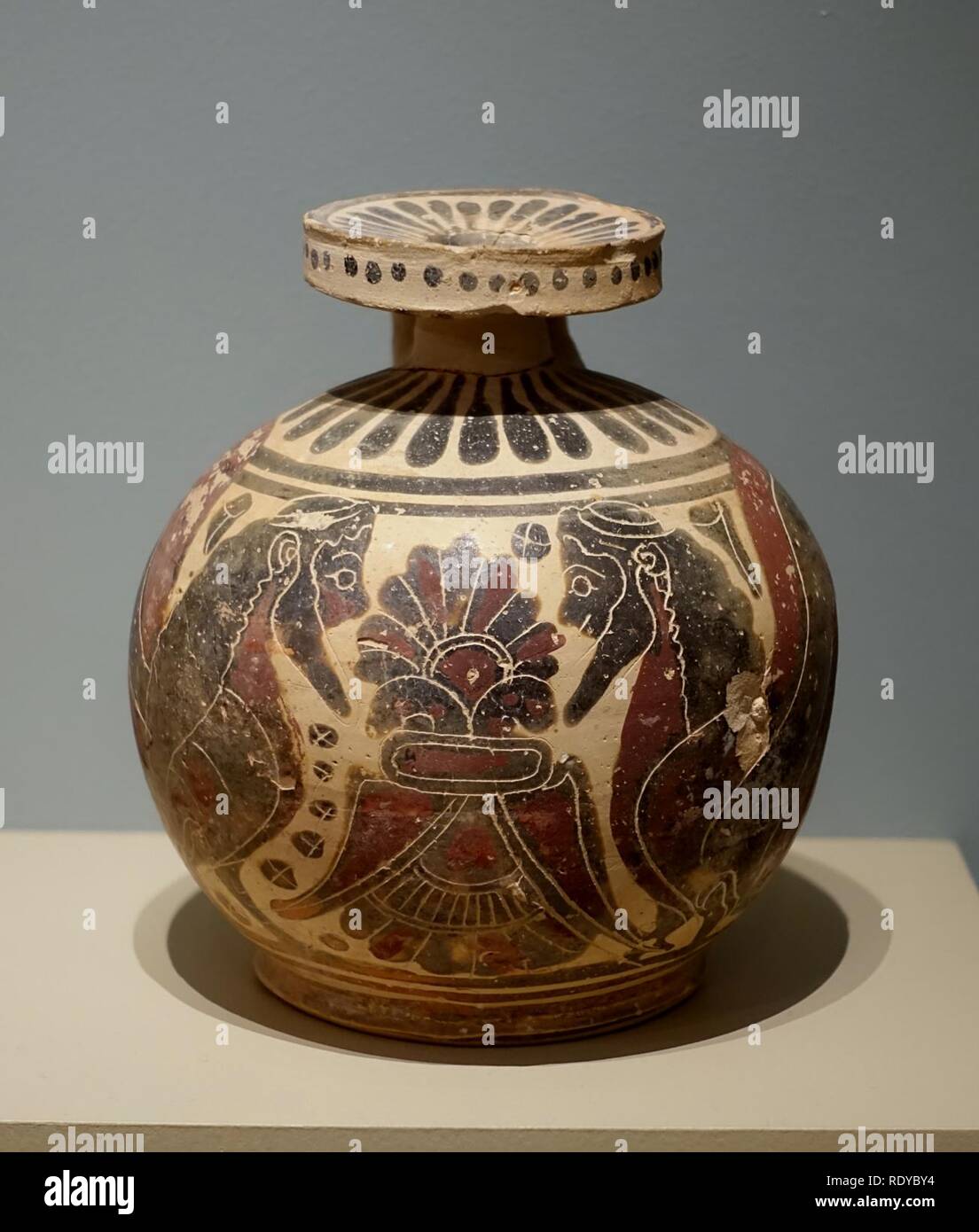 Corinthian aryballos hi-res stock photography and images - Alamy