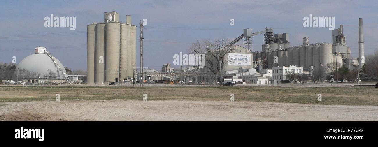 Ash grove cement plant hi-res stock photography and images - Alamy