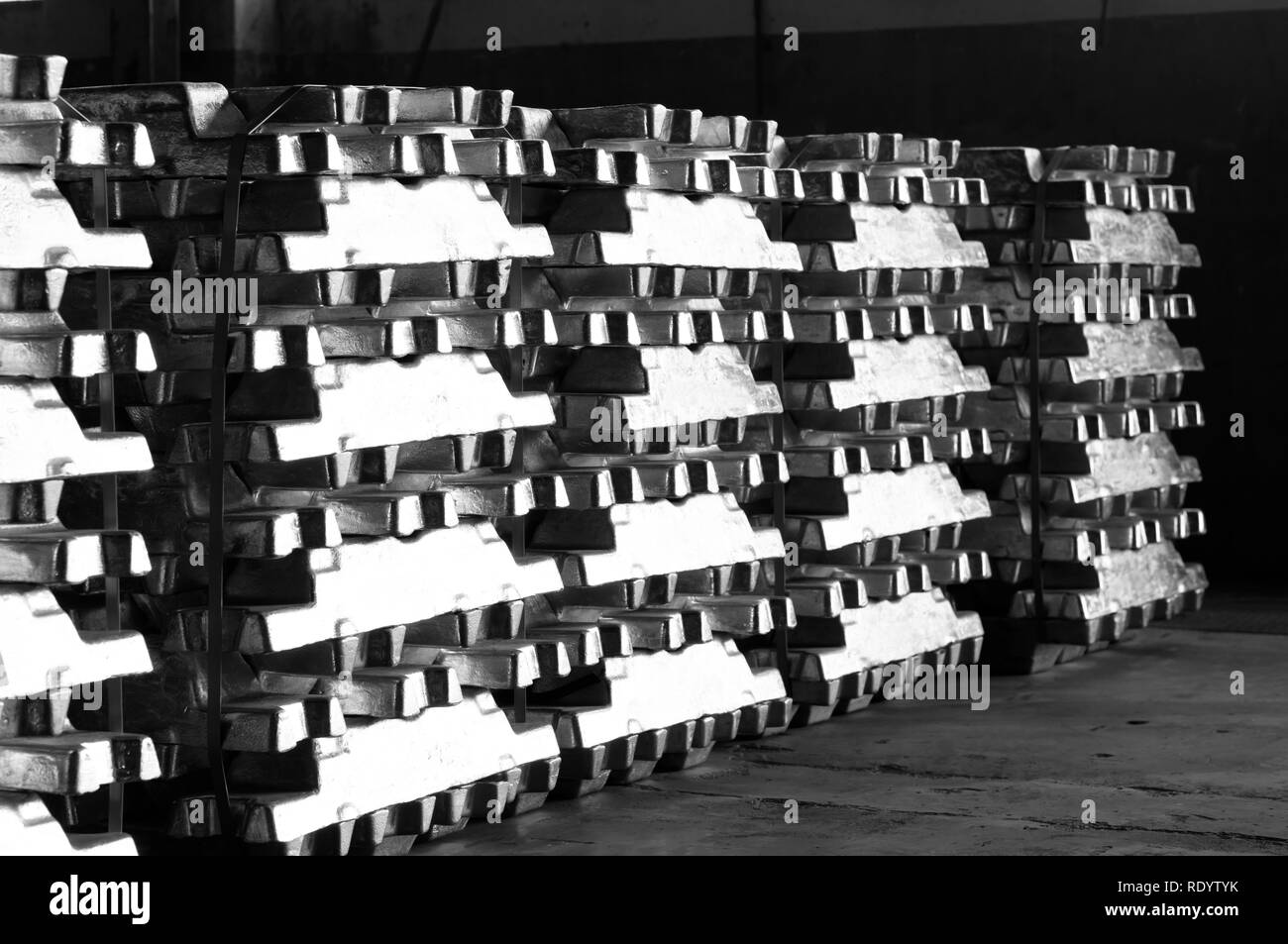 Aluminum ingots in warehouse hi-res stock photography and images - Alamy